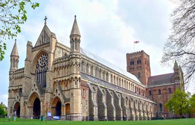 Hotels in St Albans | Premier Inn St Albans | Book Direct