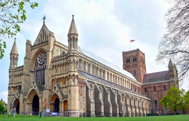 Hotels in St Albans | Premier Inn St Albans | Book Direct